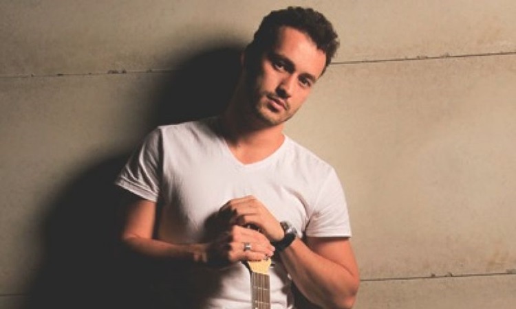 Conhecido por participações em novelas, Rodrigo Andrade lança single