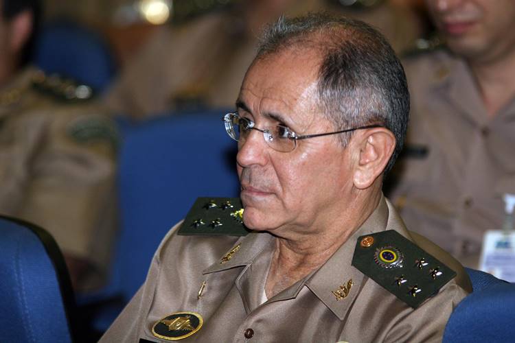 General Santa Rosa pede demissão da Secretaria de Assuntos Estratégicos