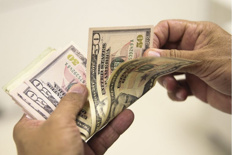 Dólar Bate Recorde Histórico De R 4 25 Após Declaração De Guedes