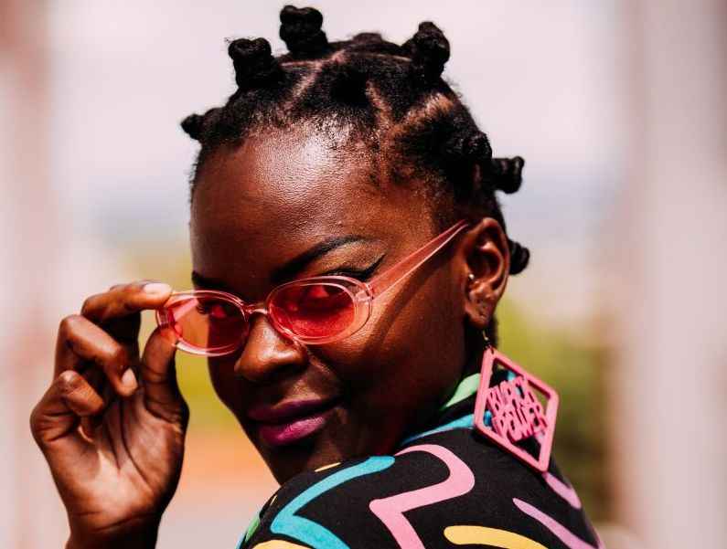 Rapper Rebeca Realleza desafia a realidade para se impor na cena artística