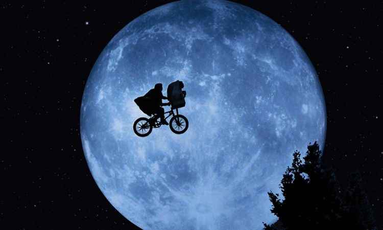 Após 37 anos, personagens de 'E.T.' reaparecem em cena icônica