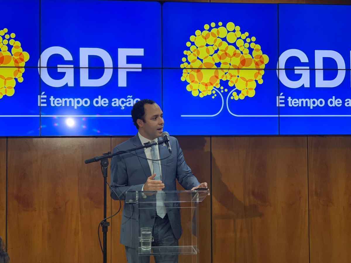 GDF assina decreto para acelerar a emissão de alvarás