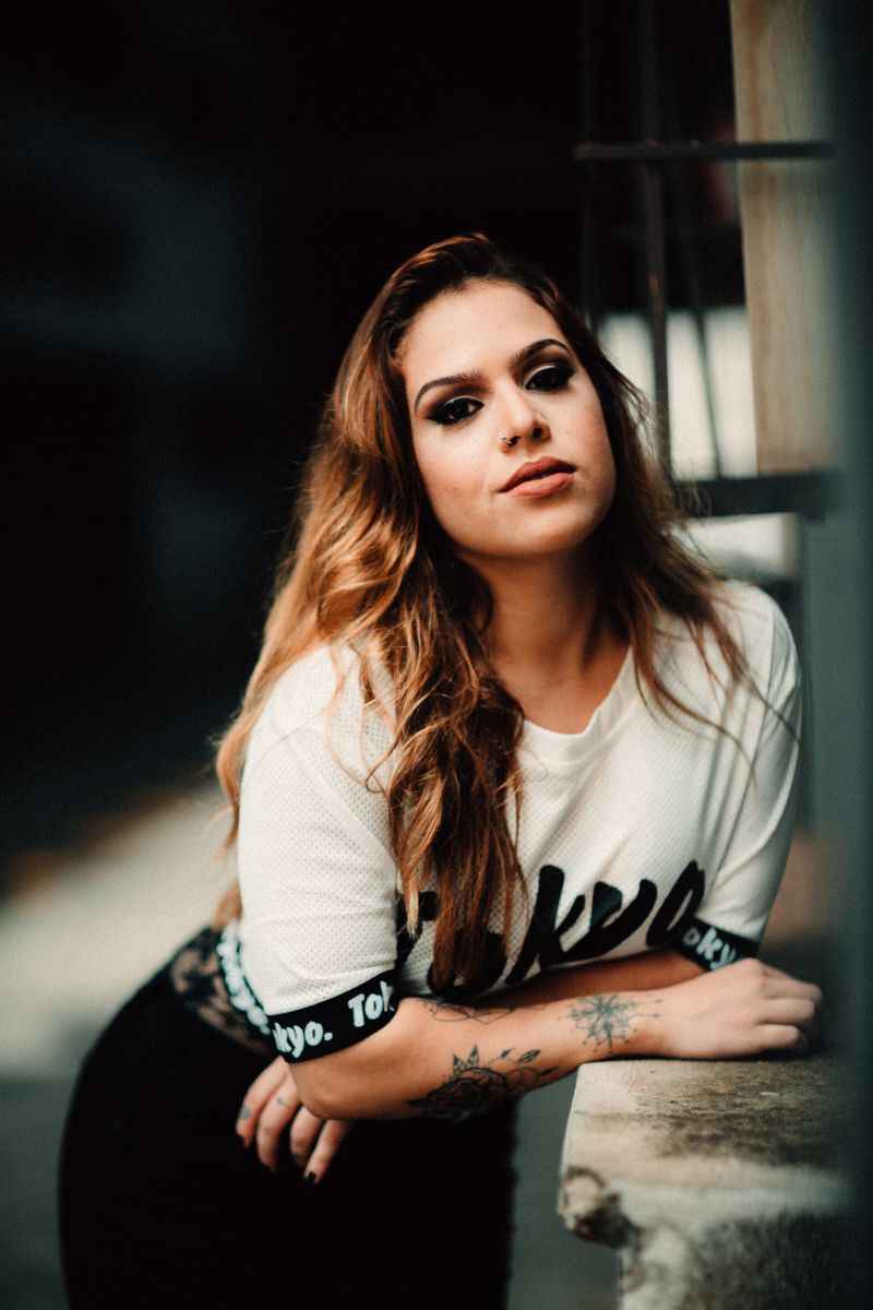 Dj Paula Torelly comemora cinco anos de carreira em live